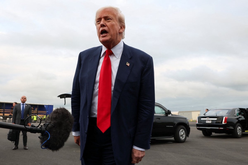 Trump ducks Maxwell pardon question as Democrats seek ‘birthday book ...