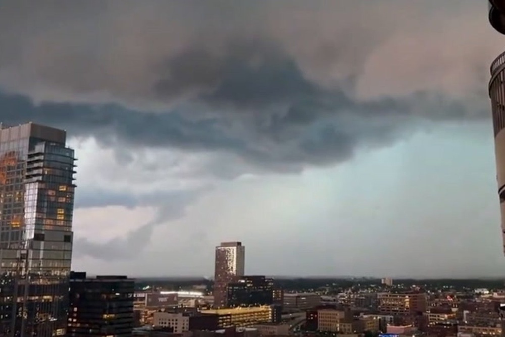 Watch timelapse of cloud rolling over Minnesota as storms cause power ...