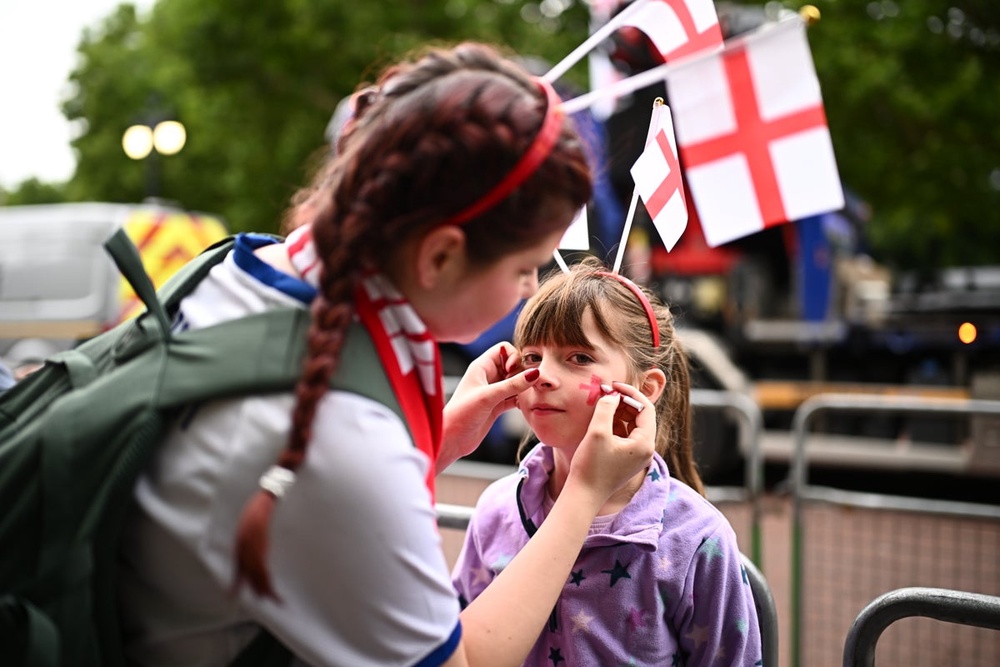 Lioness victory parade live: England team celebrate Euro 2025 triumph ...