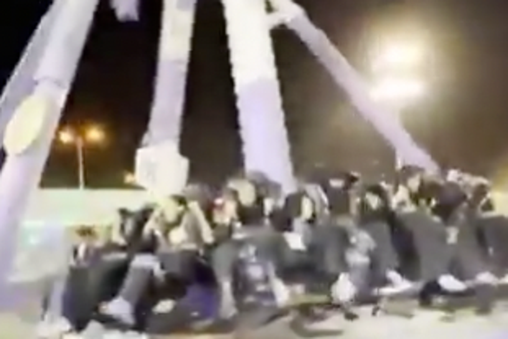 Moment ride snaps in half mid-air at Saudi Arabian theme park, leaving ...