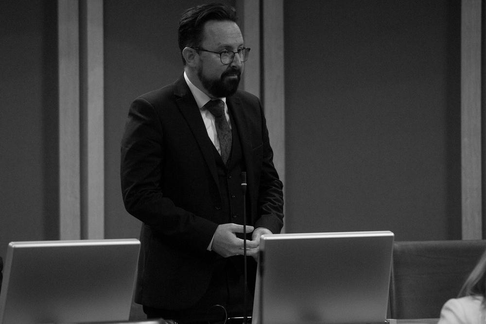 Tributes paid to ‘much-loved’ Hefin David after sudden death