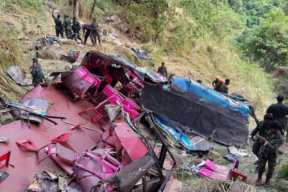 At least 15 dead after bus plummets 1,000ft down cliff in Sri Lanka