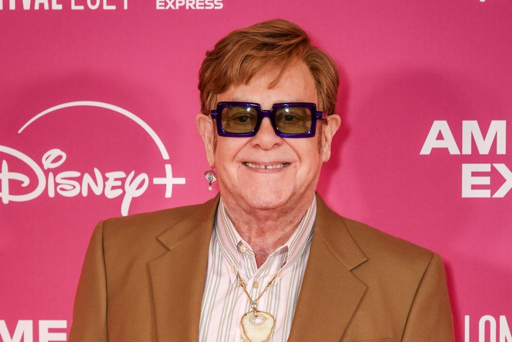 Elton John details process of turning his kneecaps into jewelry after ...