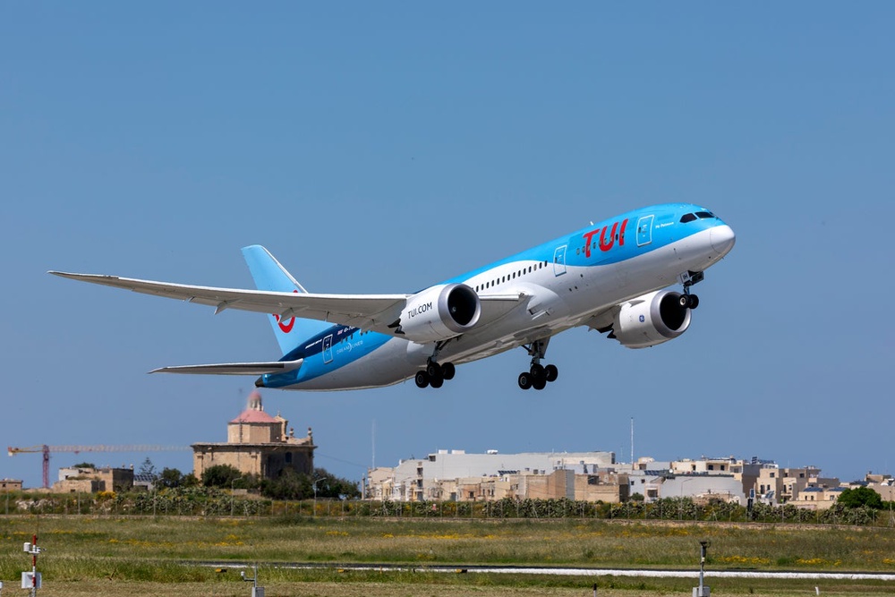 Tui flight makes emergency landing at Birmingham Airport after take-off ...