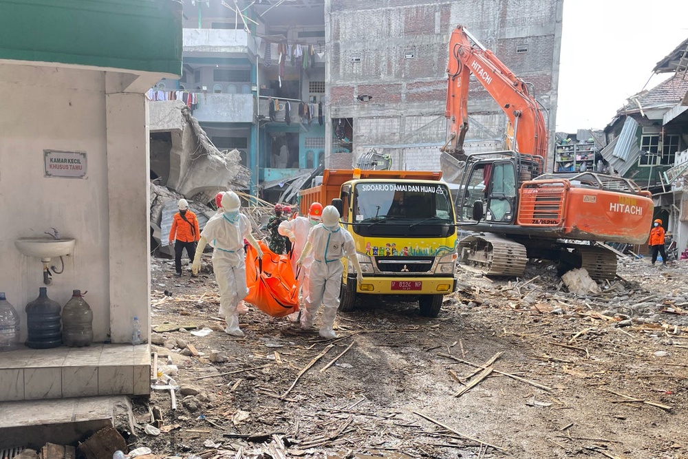 Indonesian rescuers search for missing students after school collapse ...