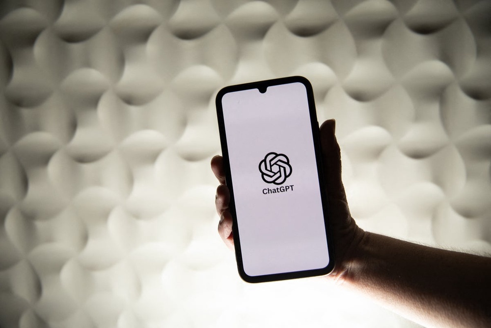 Experts raise alarm about people using ChatGPT and other AI systems to ...