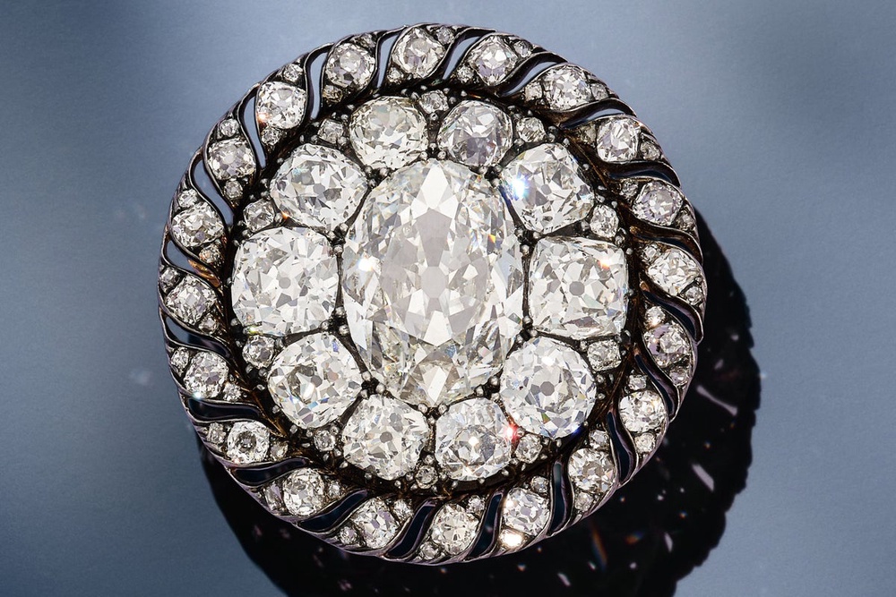 Napoleon’s lavish diamond brooch could fetch £190k at auction