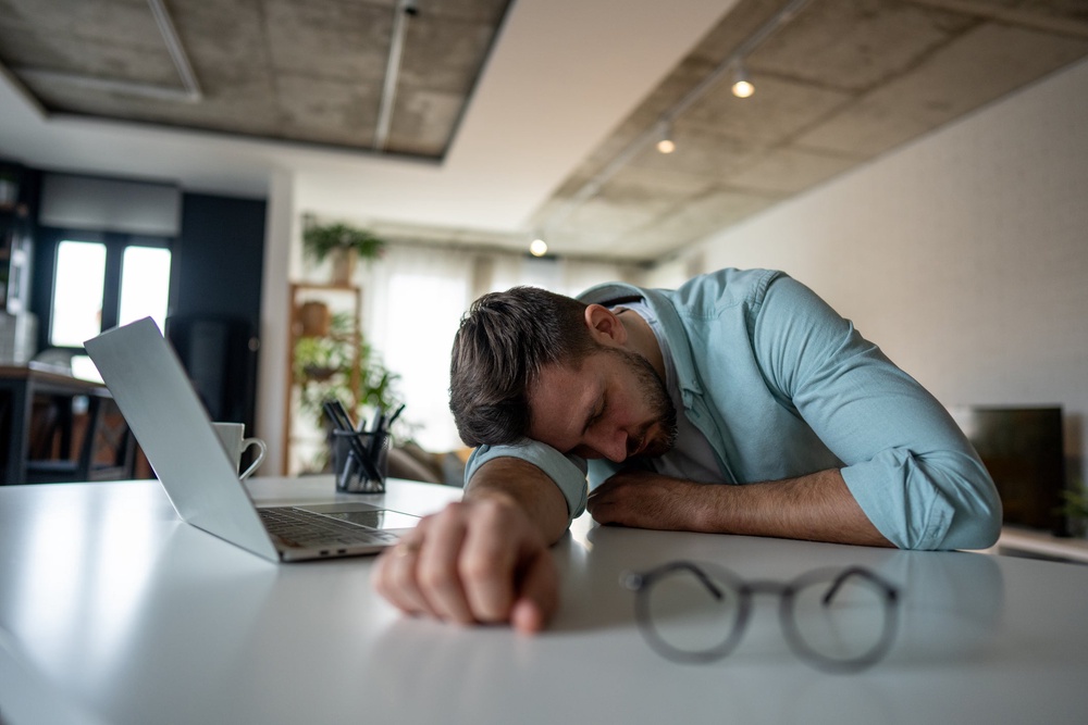 Doctor explains why you feel so tired after lunch – and how to beat it ...