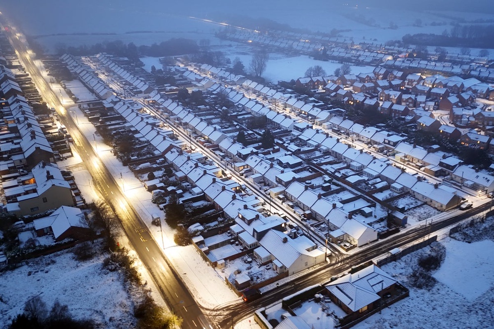 Snow mapped: Where weather warnings are in place as London hit by wintry showers