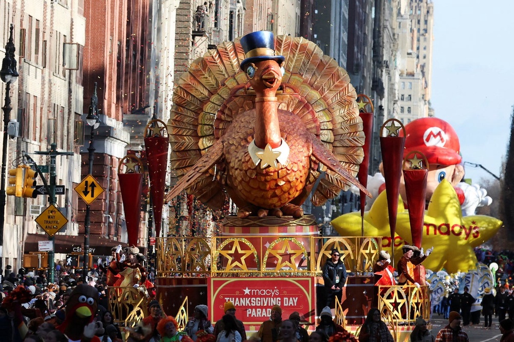 Macy’s Thanksgiving parade: Country icon Lainey Wilson performs fan ...