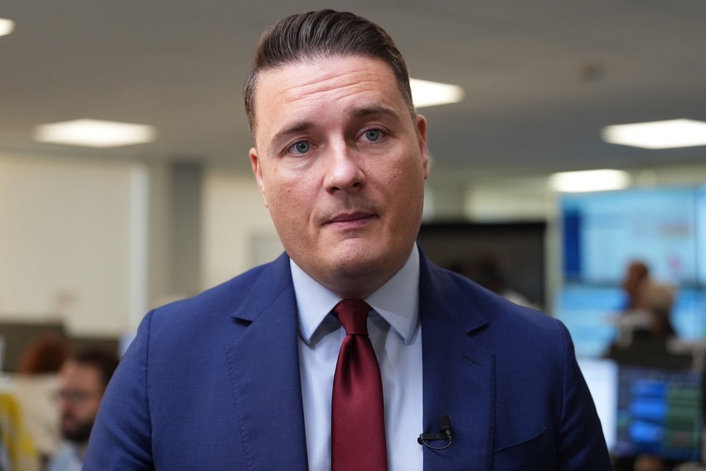 Streeting calls for ‘action’ on calls to ban under-16s from social media