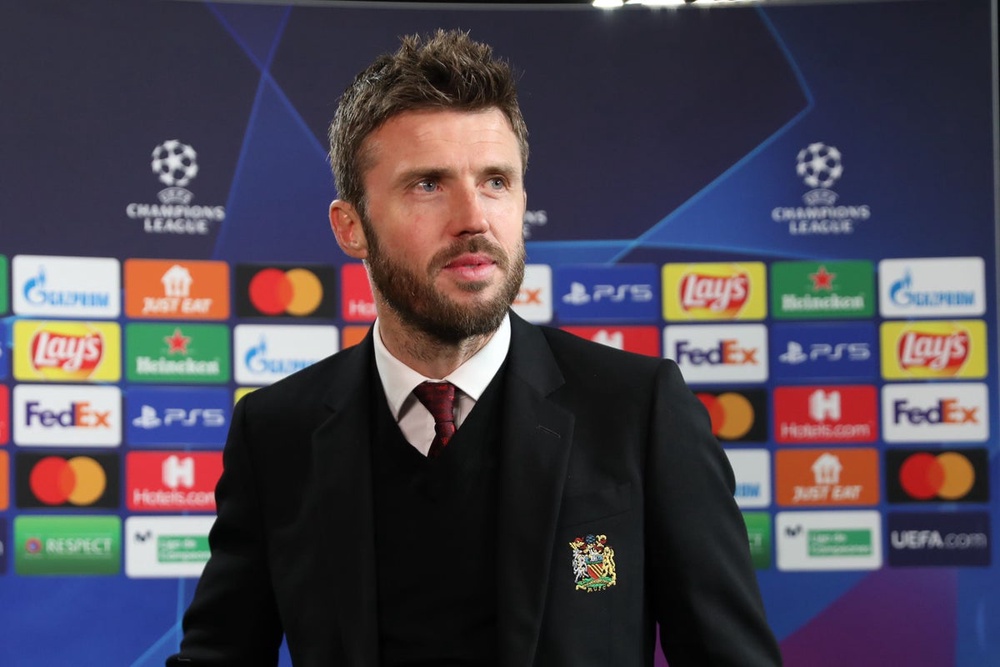 Former Man Utd star throws hat in ring to join Carrick’s coaching staff