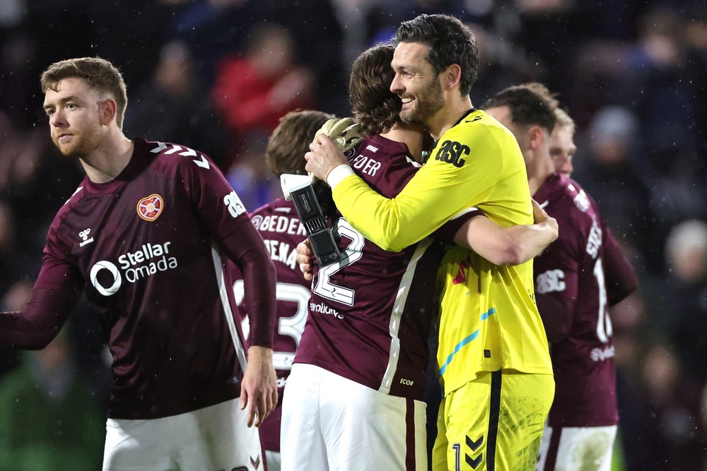 10-man Hearts dig deep to restore six-point lead over Celtic and Rangers