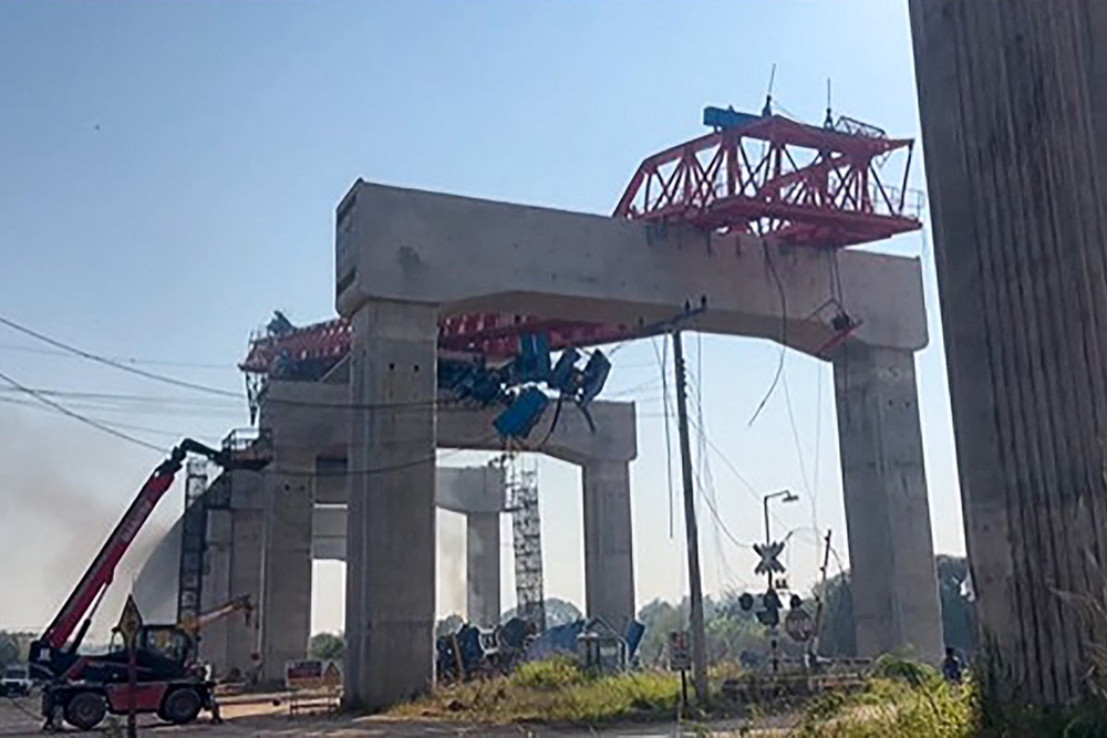 Thailand accident latest: At least 22 dead after large crane falls onto ...