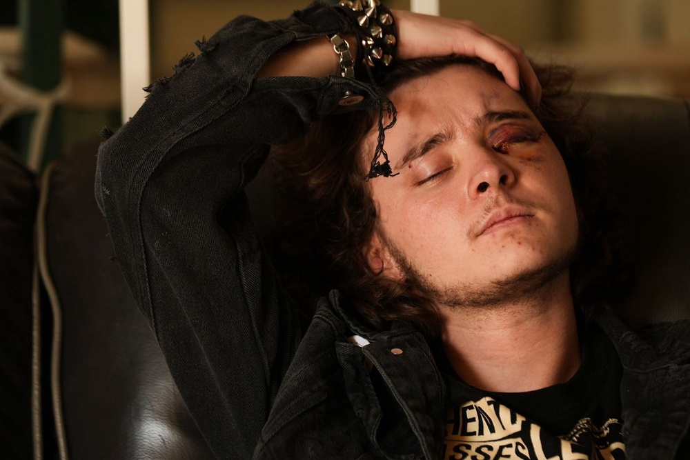 Video shows moment federal agent shoots anti-ICE protester in eye with ...