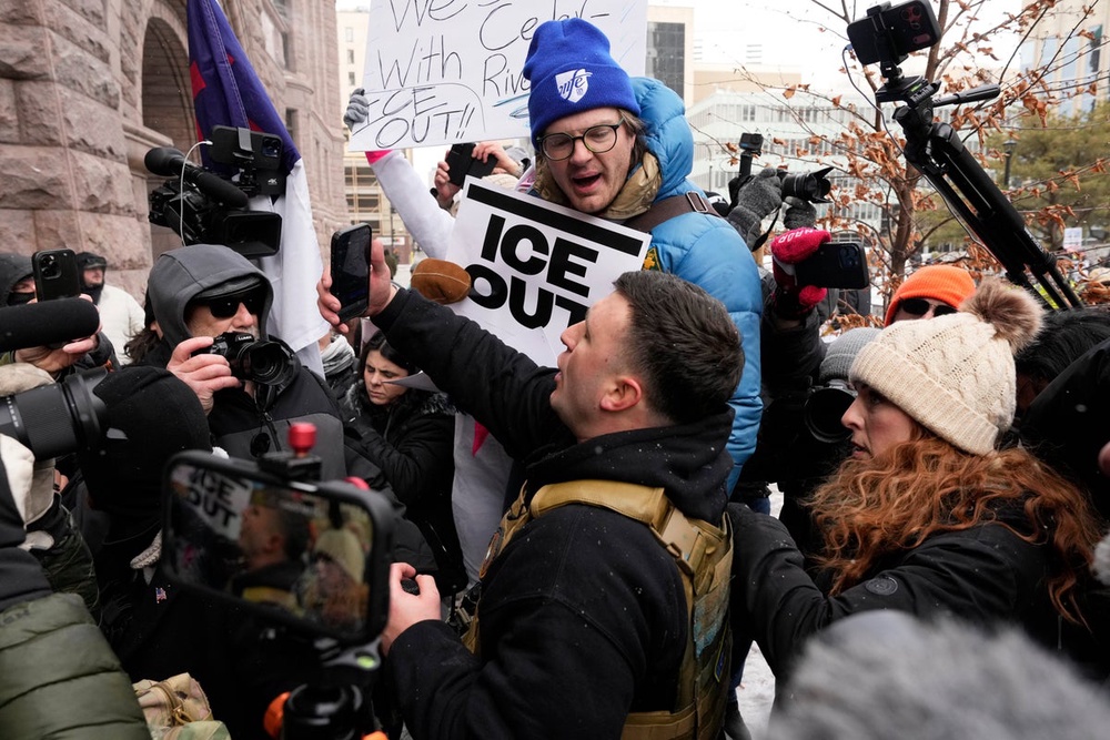 Photos show anti-ICE crowd chase off pro-ICE demonstrators from ...