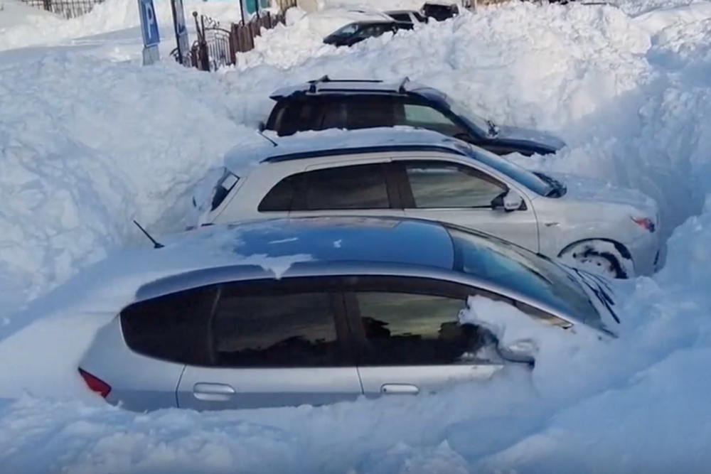 Russia reeling from ‘snow apocalypse’ as biggest snowfall in 60 years ...