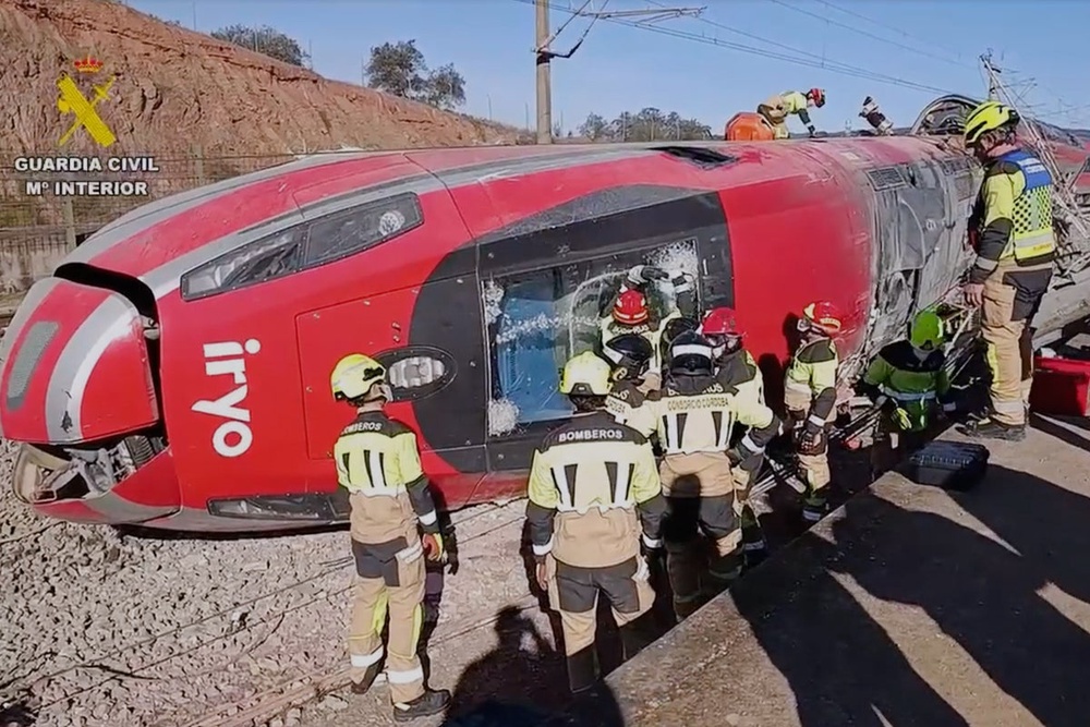 Spain train crash latest: Bodies still trapped in wreckage as Spain ...