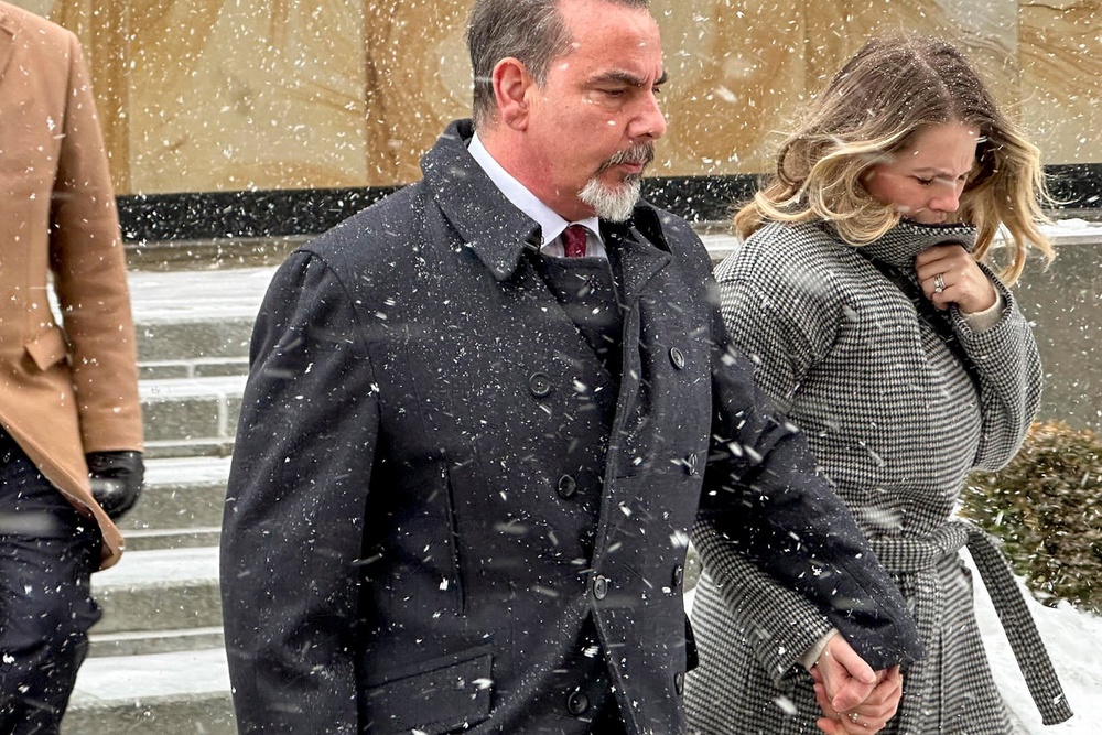 Former DEA agent sentenced to 5 years in prison for using badge to ...