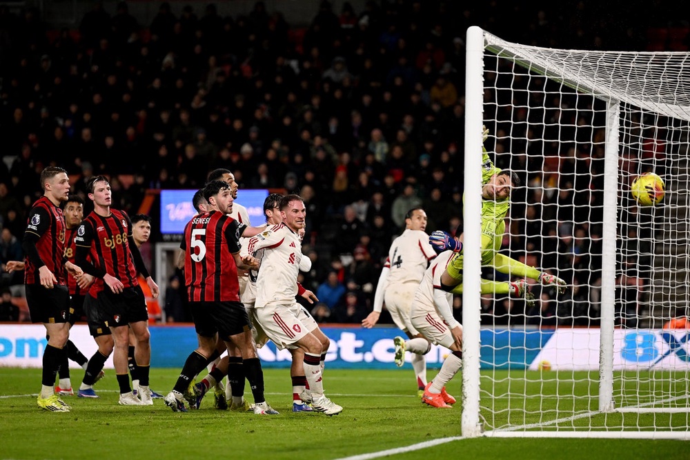 Harry Wilson free-kick snatches dramatic late win for Fulham over Brighton