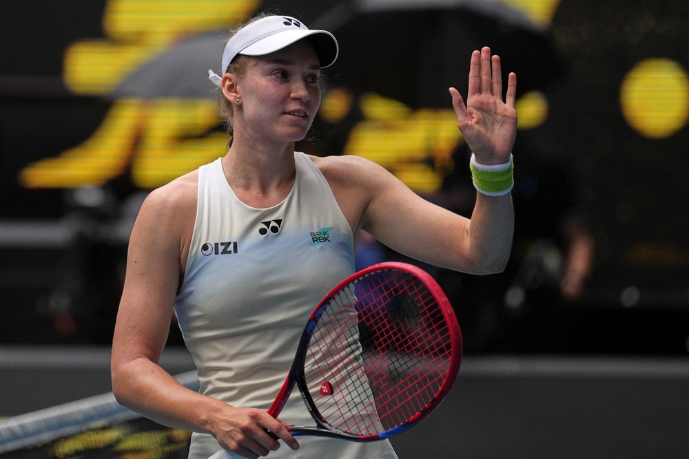 Elena Rybakina powers past Iga Swiatek to reach Australian Open semi-finals