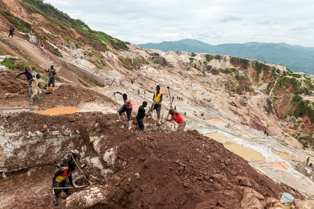 Mine collapse in eastern Congo leaves at least 200 dead