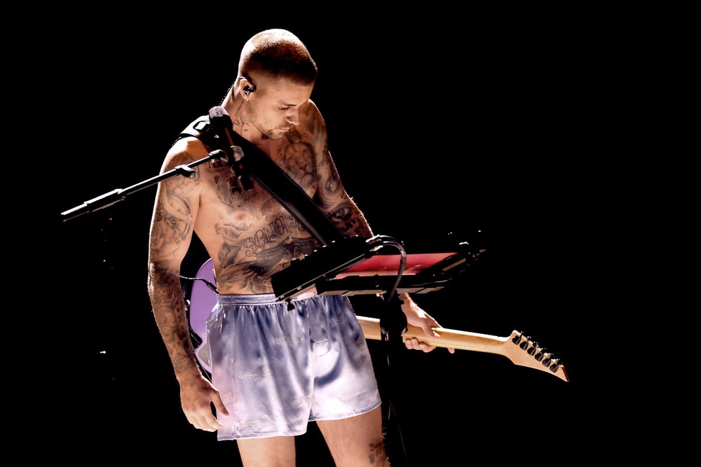 The subtle reason Justin Bieber performed at the Grammys in nothing but ...
