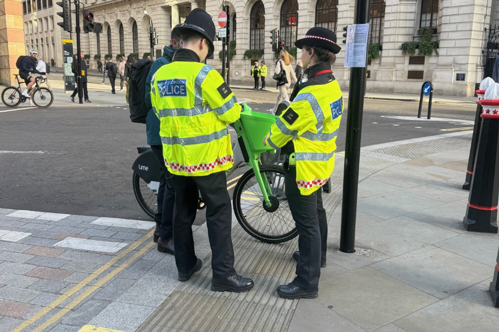 Cyclist fined for riding no-handed in London by police reveals new ...
