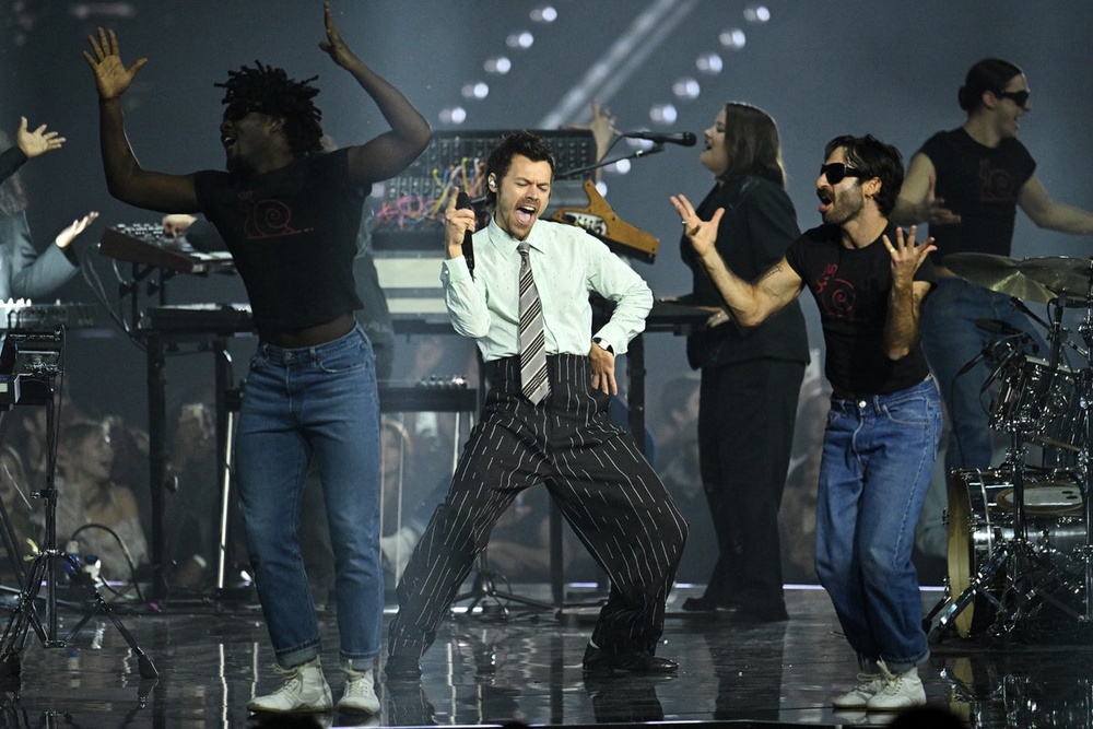 Harry Styles scores second UK singles and album chart double of his career
