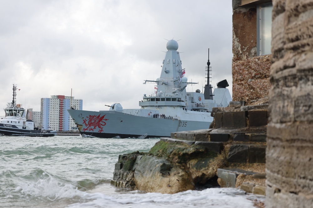 Tearful relatives of HMS Dragon crew speak of ‘scary and emotional ...