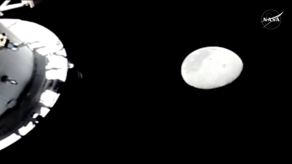 Artemis II live updates: NASA astronauts head home after circling the ...
