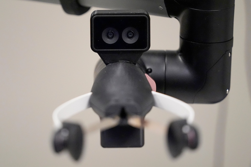 Googly-eyed robot gives dementia-stricken husband his freedom back ...