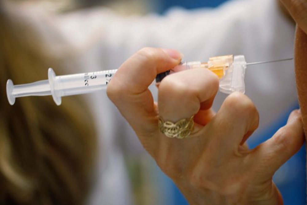 Urgent NHS warning issued to school leavers over lifesaving vaccine