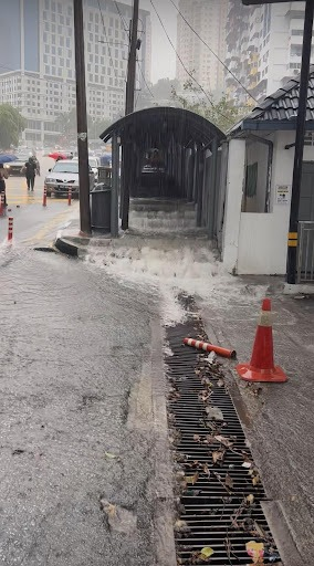 Thunderstorm warning in Malaysia: short-term heavy rainfall tests the ...