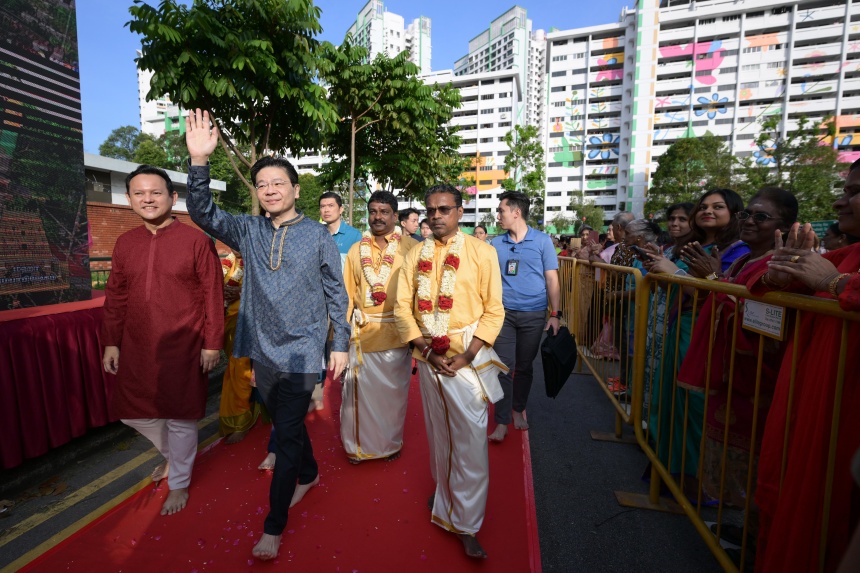 PM Wong joins 10,000 Hindu devotees at temple consecration ceremony in ...