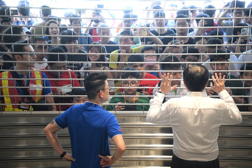 Hume MRT station on Downtown Line opens for passenger service ...