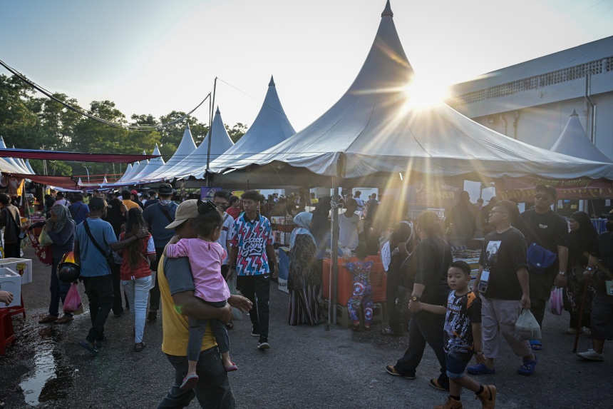 Johor expects surge of Hari Raya shoppers from Singapore