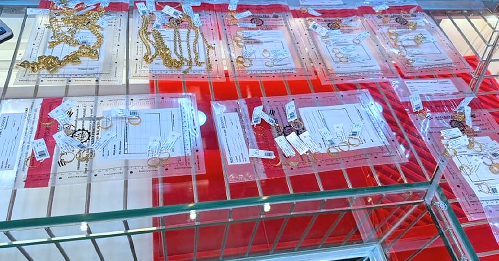 Pegawai Imigresen guna duit sogokan buka kedai emas RM600,000