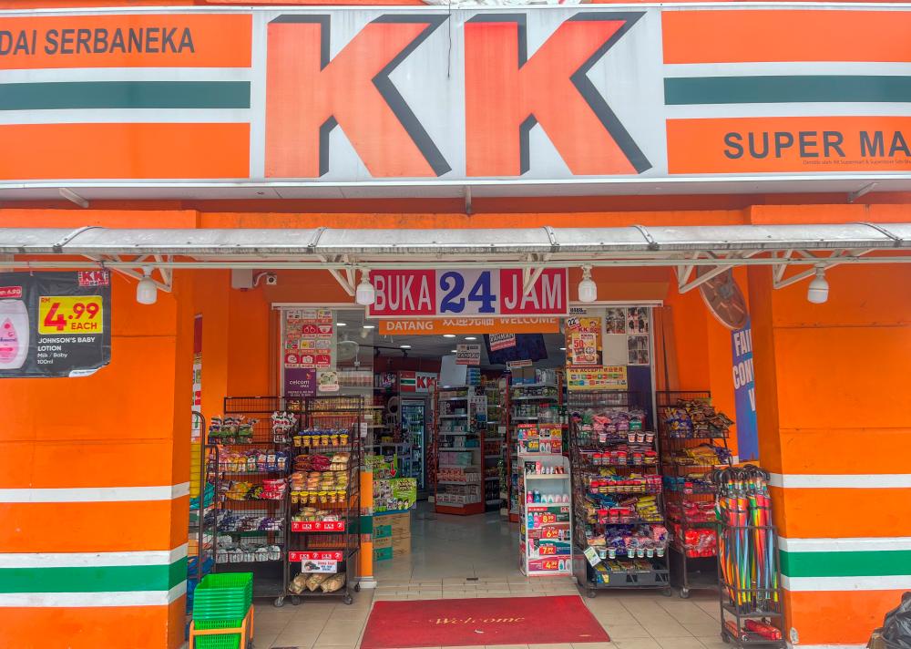 Lone Suspect Behind Second Kk Mart Molotov Incident Cctv Reveals