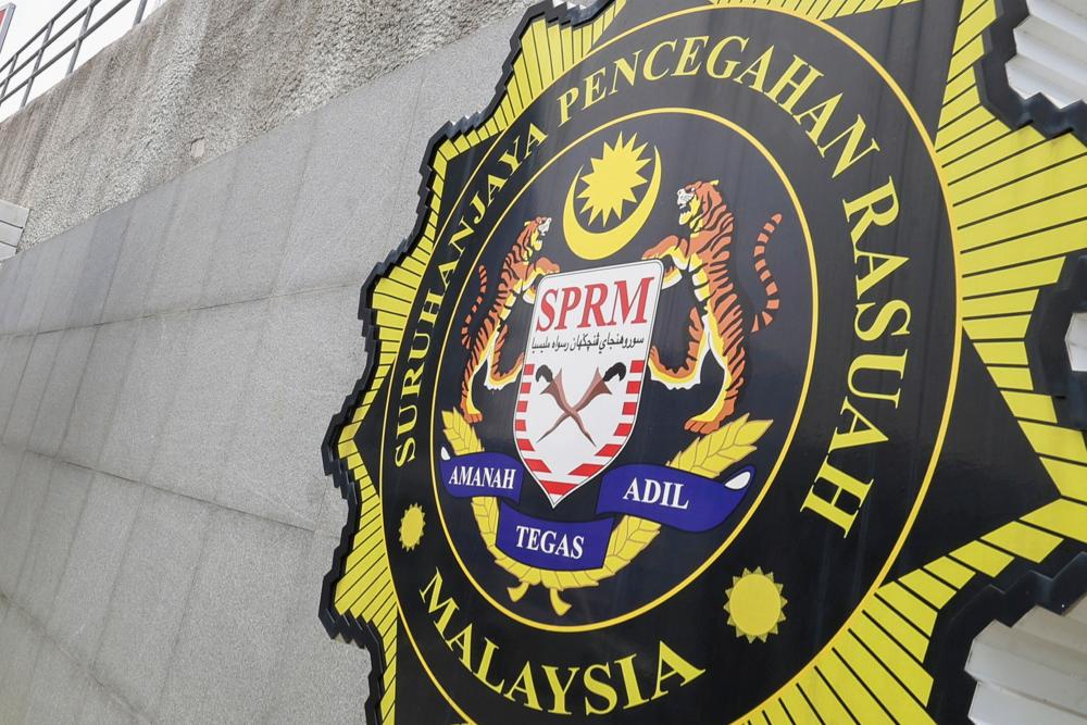 MACC arrests two former enforcement officers over alleged bribery MACC arrests two former enforcement officers over alleged bribery