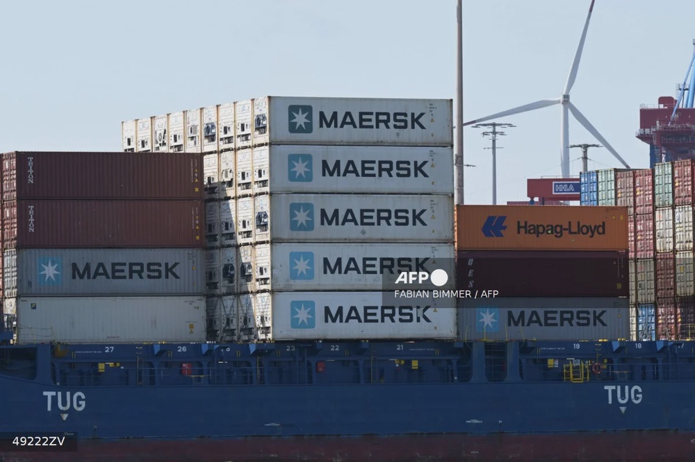 Bangladesh signs 30-year Maersk lease for main port