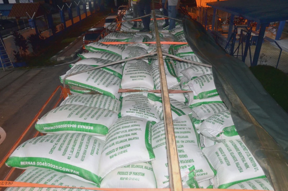 Kelantan police seize 40 tonnes of undocumented white rice