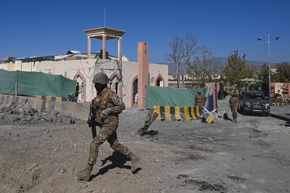 Pakistan army kills 23 militants in border operations