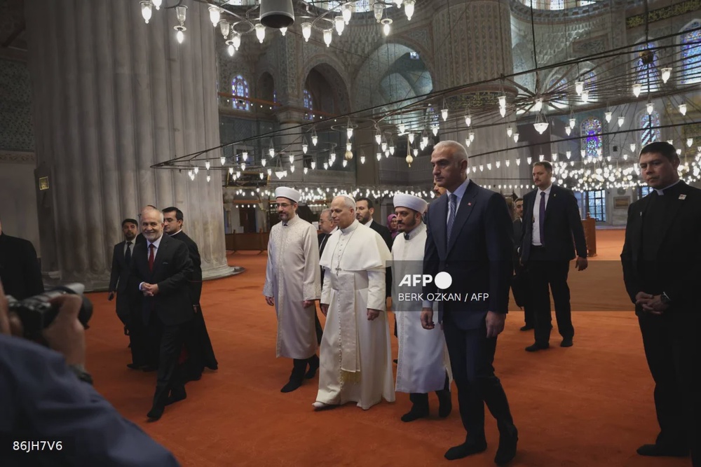 Pope to visit Istanbul’s Blue Mosque in historic interfaith gesture