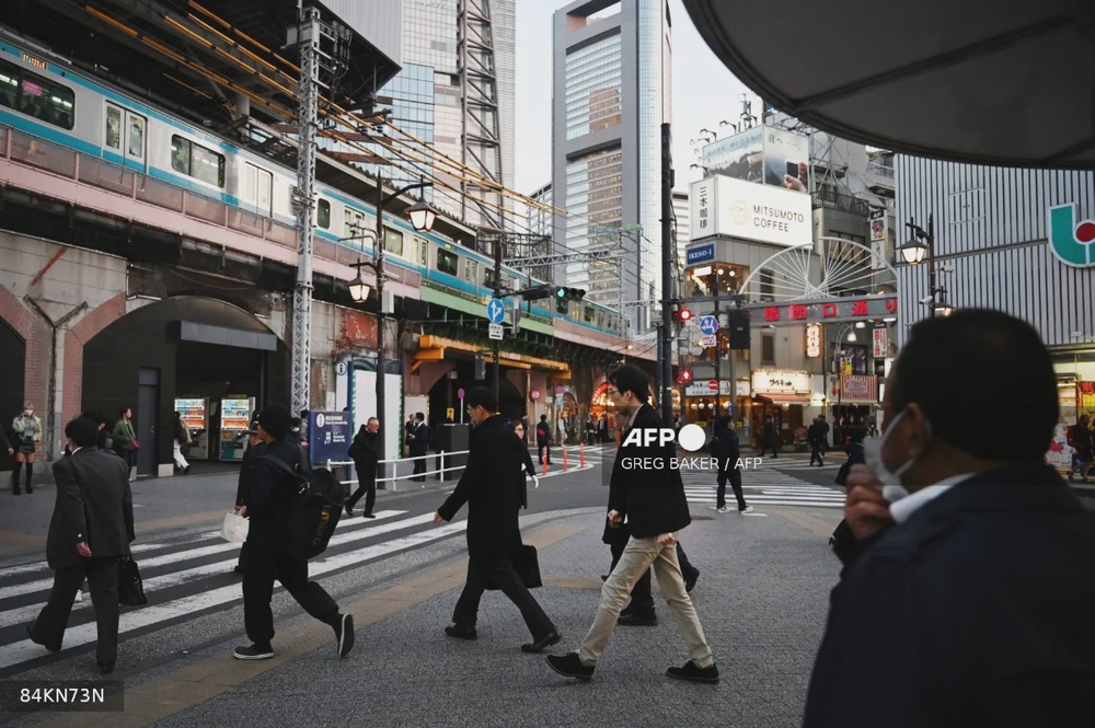 Stocks mixed as AI bubble fears and jobs data cloud rate cut outlook