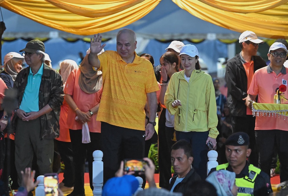 Sultan Nazrin joins thousands for Perak royal birthday run
