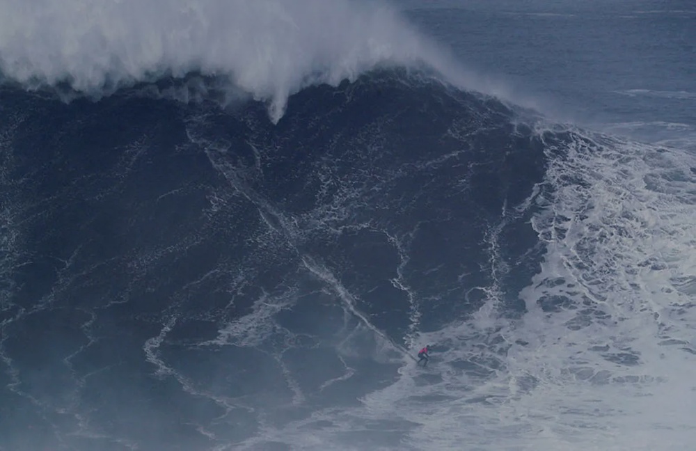 Dupont, Chianca claim big wave titles in giant Nazare surf