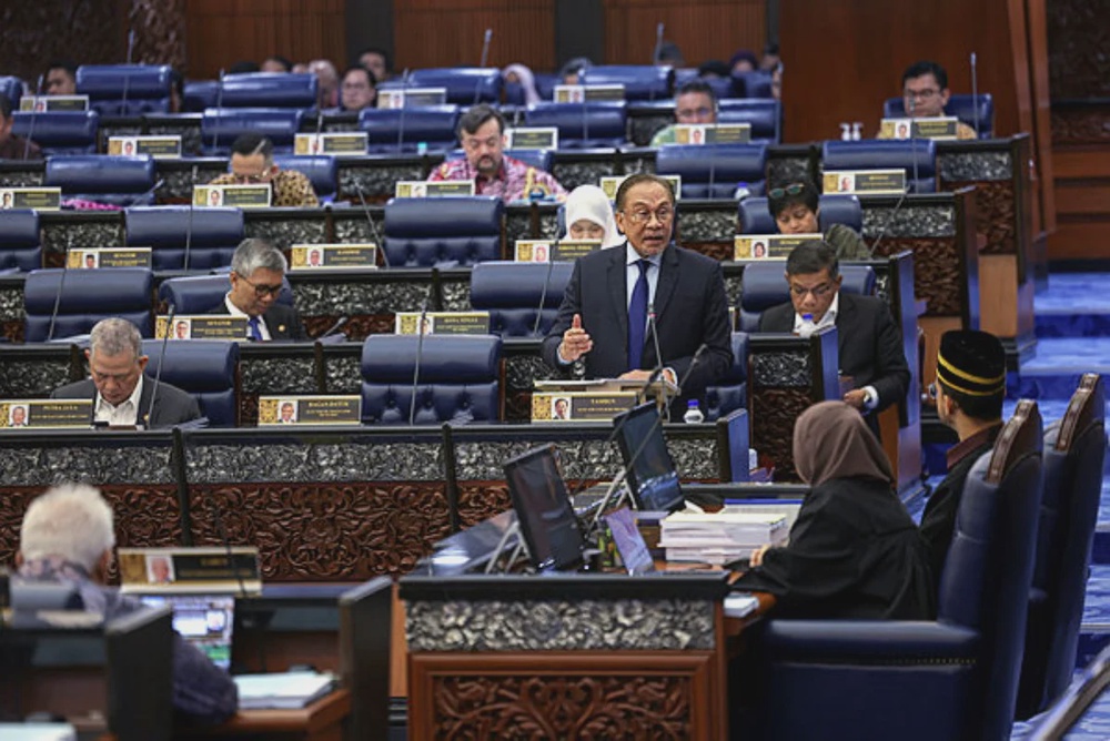Anwar announces free education aid for OKU students in Malaysia