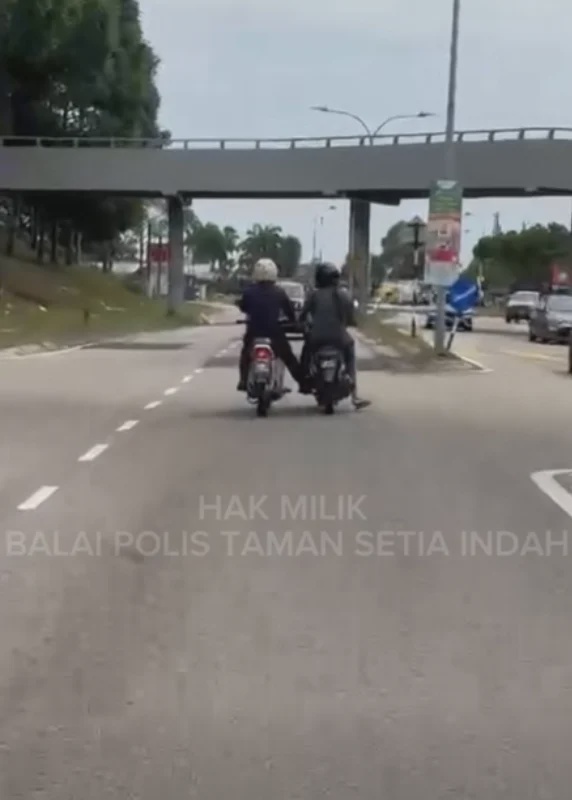 Kind-hearted PDRM officers lend a hand to motorcyclists who ran out of ...