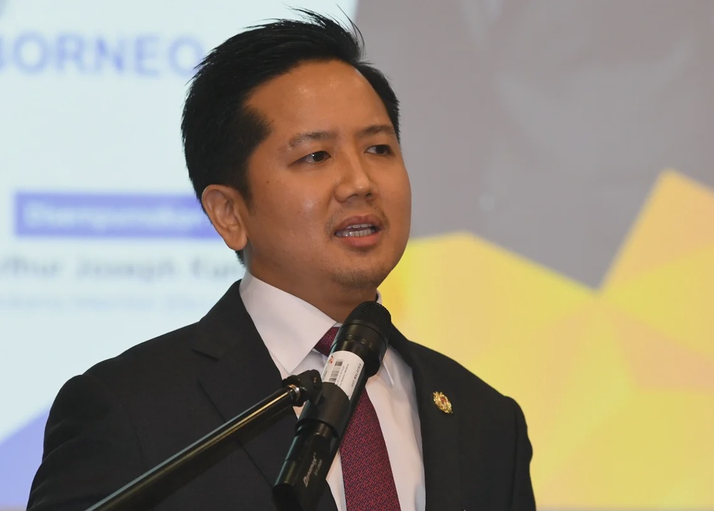 Malaysia reviewing asbestos ban: Arthur Kurup